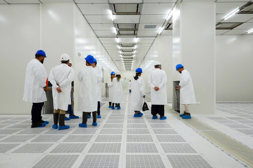 Visite usine de production d'Aledia - IDEC HAUTES TECHNOLOGIES